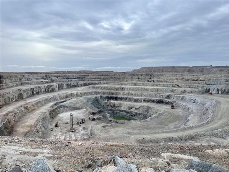 Ekati Mine - Burgundy Diamond Mines Ltd